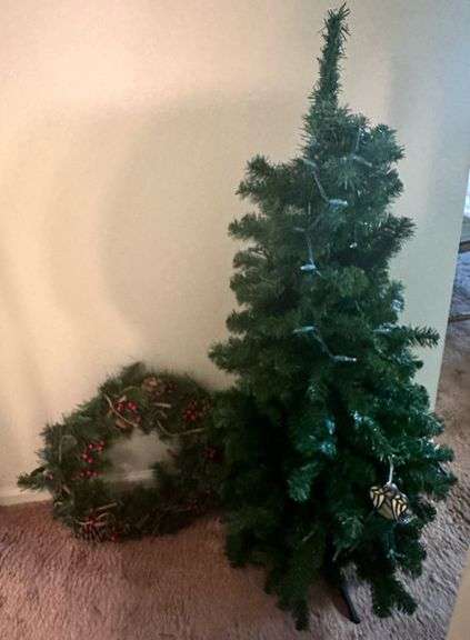 Christmas Tree 3ft & Christmas Reef - Sherwood Auctions