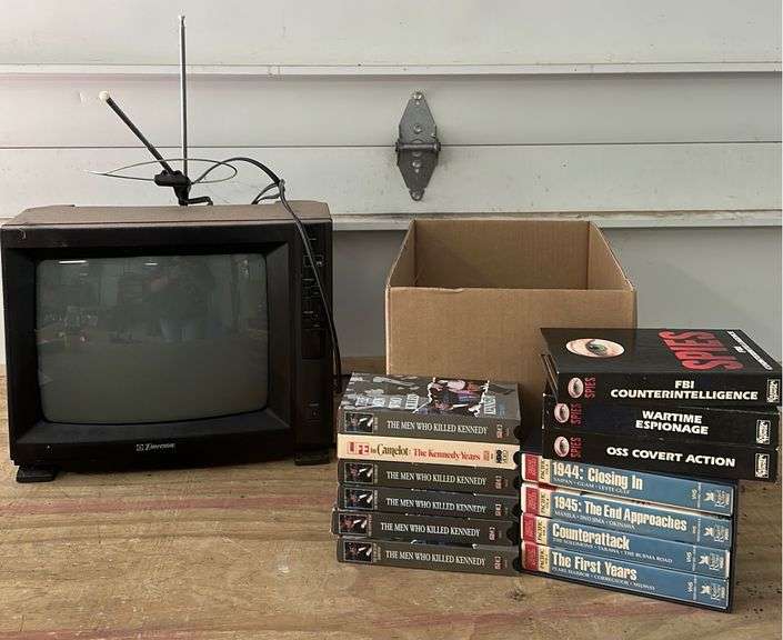 Emerson Box TV & VHS Tapes - Sherwood Auctions