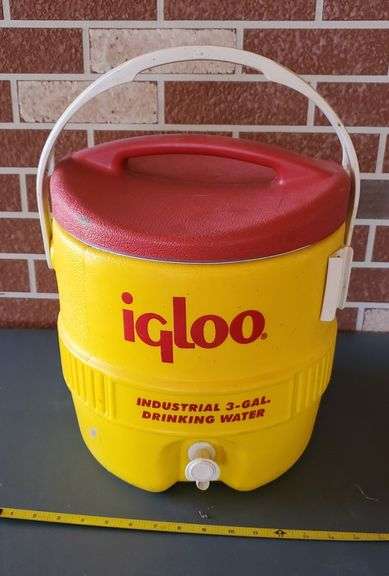 Igloo Drinking Water Jug 3-Gallon - Sherwood Auctions