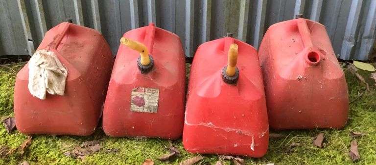 Plastic 5 Gallon Gas Cans - Sherwood Auctions