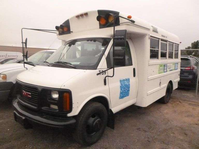 2002 GMC Savana Shuttle Bus - Sierra Auction Management Inc
