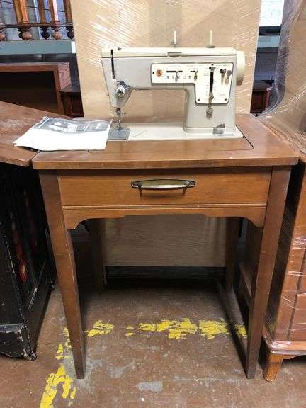 Singer 457 Sewing Machine With Table - Sierra Auction Management Inc