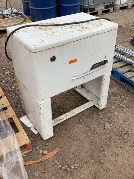 Vintage Ironrite Machine - Sierra Auction Management Inc
