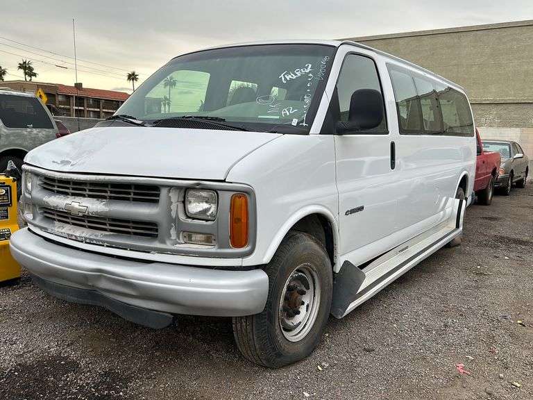 2000 Chevrolet Express 3500 Base / LS - Sierra Auction Management Inc