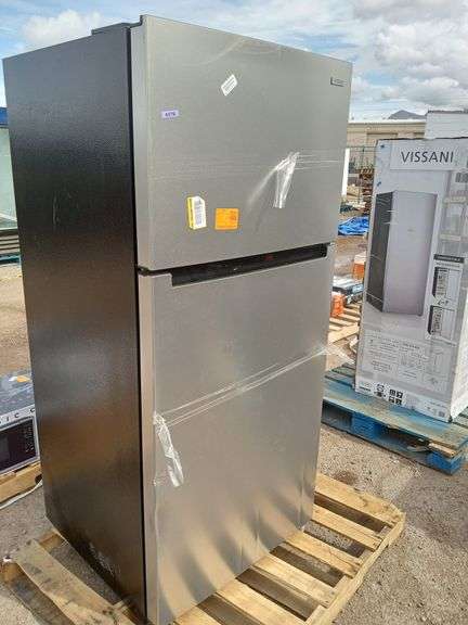 Vissani 18 cu ft. Top Freezer Refrigerator - Sierra Auction Management Inc