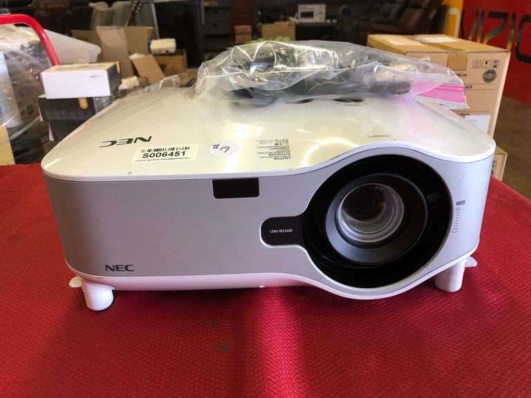 NEC NP2000 4000 ANSI Lumens XGA LCD Projector with Power Cord and HDMI ...