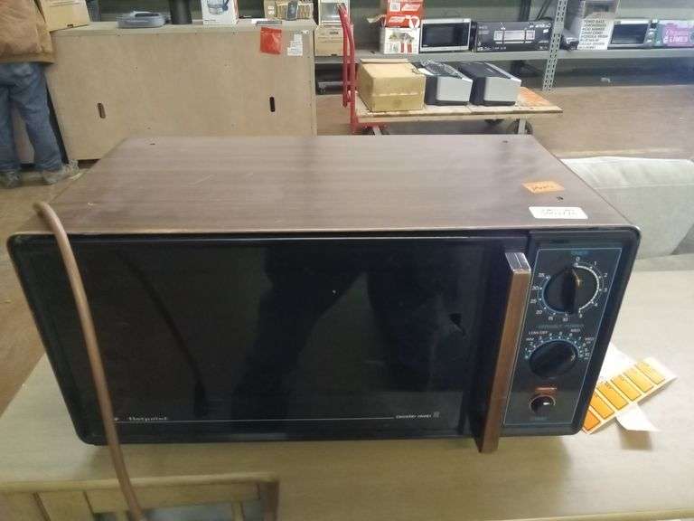 Mircowave Oven - Sierra Auction Management Inc