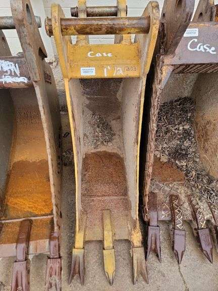Case Backhoe Bucket 12 In - Sierra Auction Management Inc