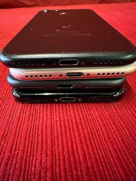 4pc iPhone Model A1660 (No Power Cords) - Sierra Auction Management Inc