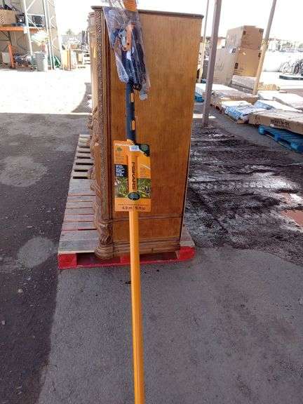 Fiskars Pole Saw And Pruner - Sierra Auction Management Inc