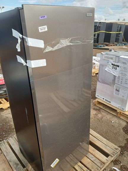 Vissani Upright Freezer - Sierra Auction Management Inc
