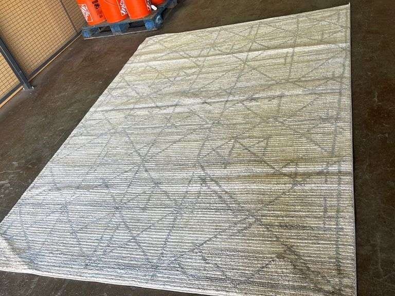AVENUE 33 ORAYA 6’6”x9’6” Area Rug-Tam Ivory - Sierra Auction ...