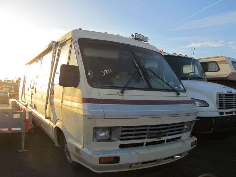 1988 Winnebago Motorhome - Sierra Auction Management Inc