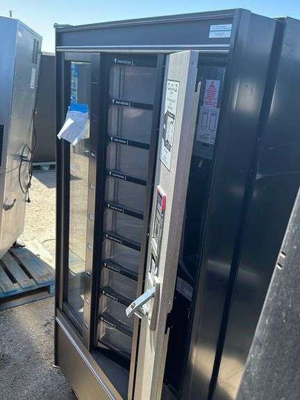 Crane 431 Vending Machine - Sierra Auction Management Inc