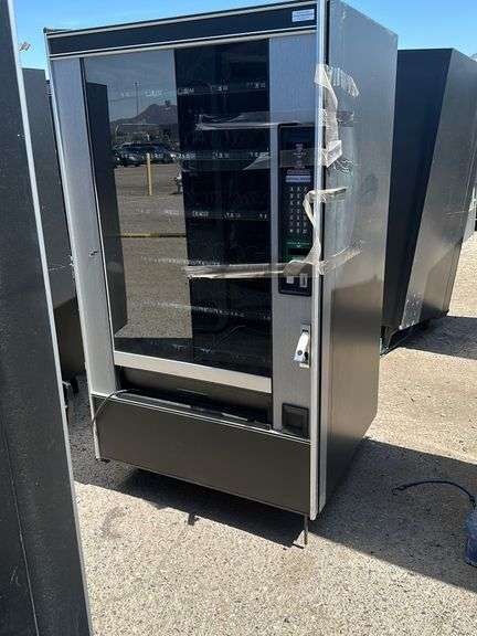 Crane 147 Vending Machine - Sierra Auction Management Inc