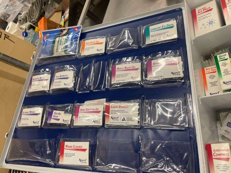Cintas Wall Mount First Aid w/ Contents 19.5"x17"x6"D - Sierra Auction ...