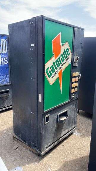 Dixie-Narco DNCB 501T/280-8 Vending Machine - Sierra Auction Management Inc