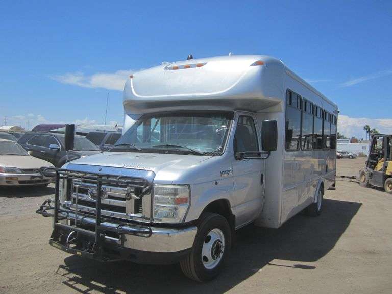 2013 Ford E450 Shuttle Bus - Sierra Auction Management Inc