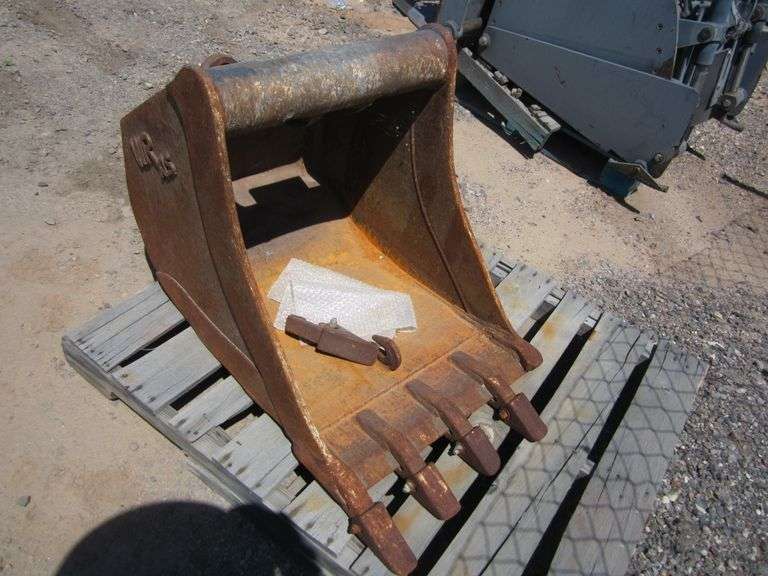 WR XLS Backhoe Bucket - Sierra Auction Management Inc