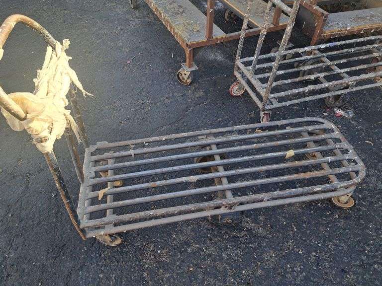 6-wheel Metal Push Cart - Sierra Auction Management Inc