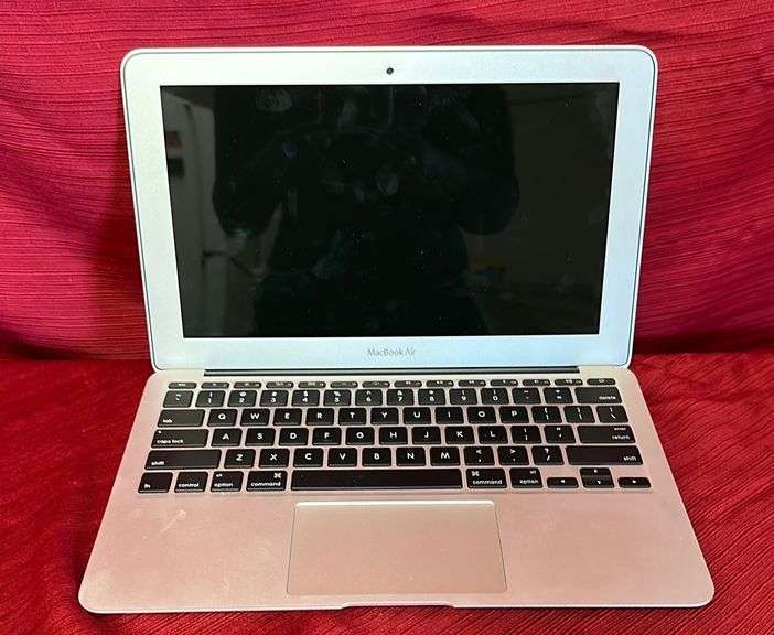 Apple MacBook Air Model : A1465 - Sierra Auction Management Inc