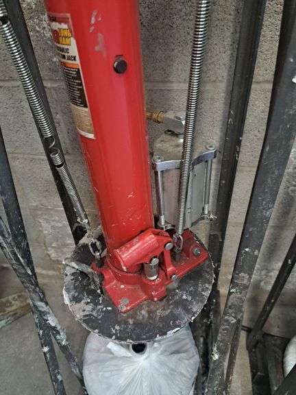 Pittsburgh 8-ton Long RAM Air Hudraulic Round Bottom Jack - Sierra ...