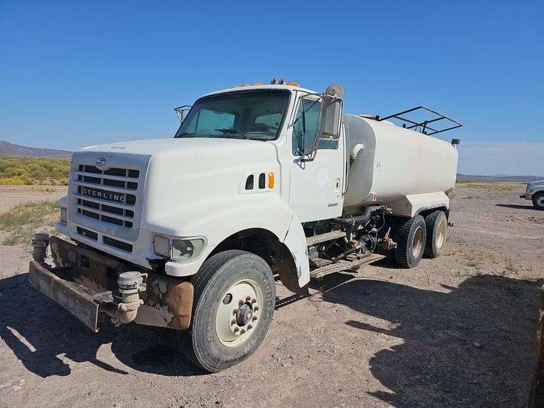 2002 Sterling LT9500 - Sierra Auction Management Inc