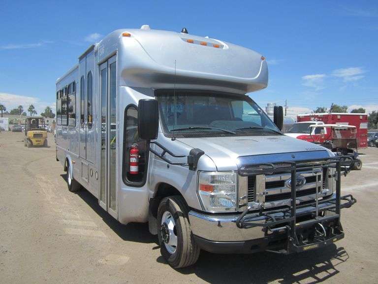 2013 Ford E450 Shuttle Bus - Sierra Auction Management Inc