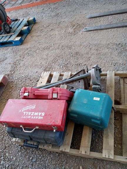 Pipe Bender Stand and (4) Empty Tool Cases - Sierra Auction Management Inc