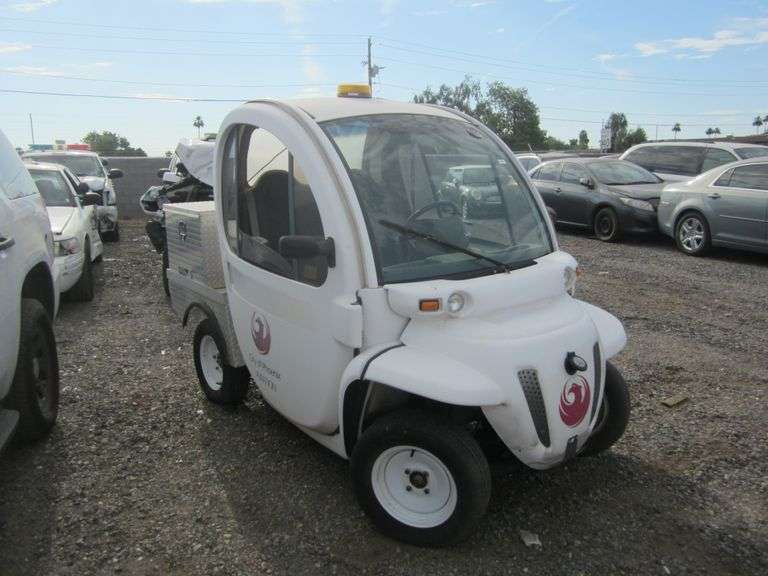 2003 GEM 825 Utility Cart - Sierra Auction Management Inc