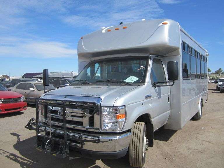 2013 Ford E450 Shuttle Bus - Sierra Auction Management Inc