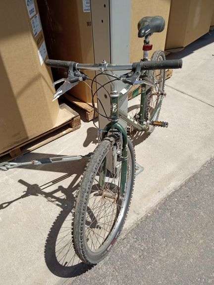 Green GT Outpost Road Bike - Sierra Auction Management Inc
