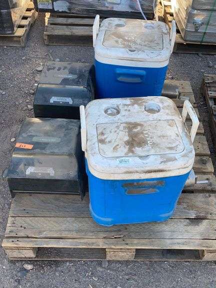 (P) 4PC Igloo Coolers And Paper Towel Dispensers - Sierra Auction ...