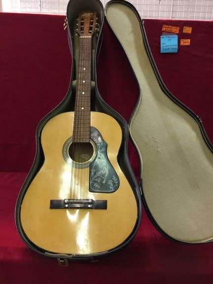 Checkmate Classical guitar 1960 - Sierra Auction Management Inc