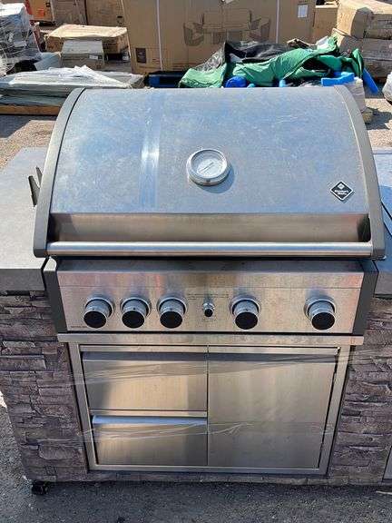 (1 Qty) Members Mark 5 Burner Gas Grill Island - Sierra Auction ...