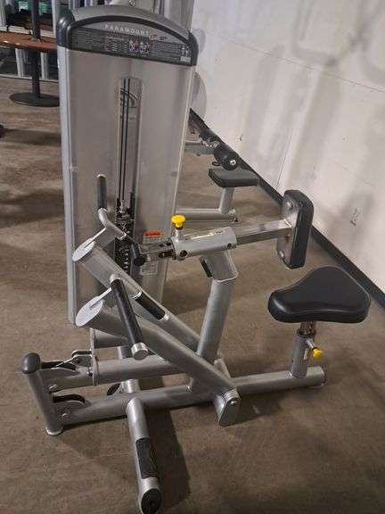 Paramount Seated Rowing Weight Machine - Sierra Auction Management Inc