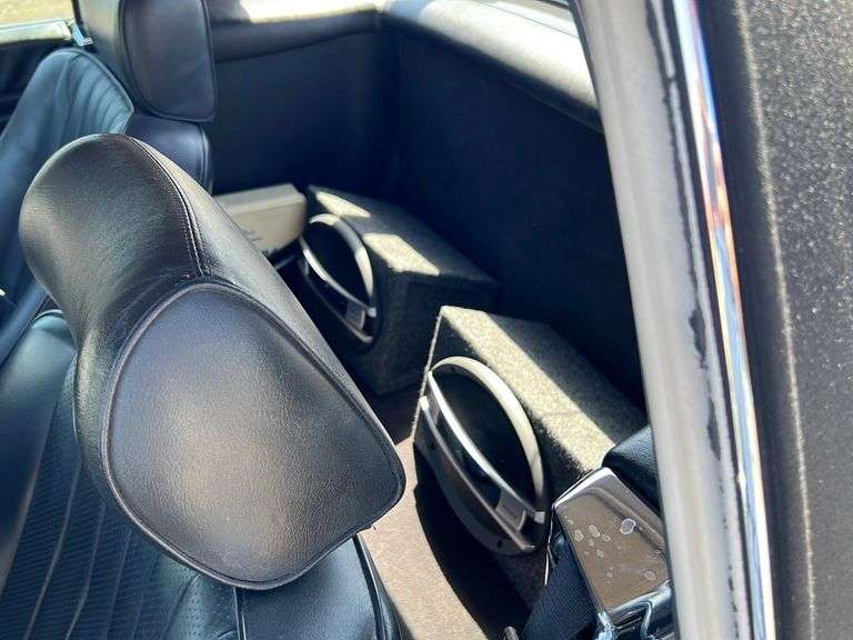 1986 Mercedes-Benz 560 Series SL - Sierra Auction Management Inc