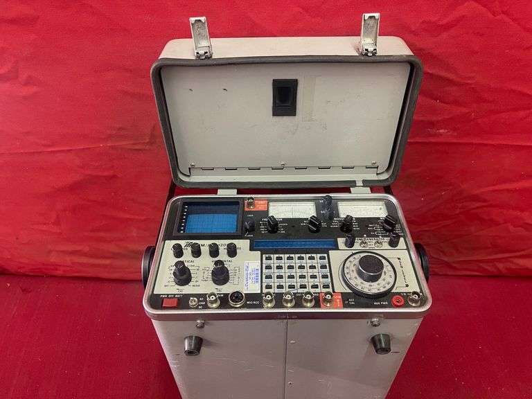 IFR FM / AM 1200 - receiver and generator, oscilloscope / spectrum ...
