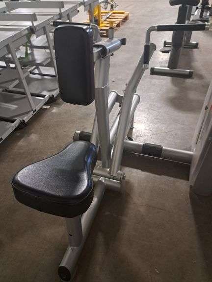 Paramount Seated Rowing Weight Machine - Sierra Auction Management Inc