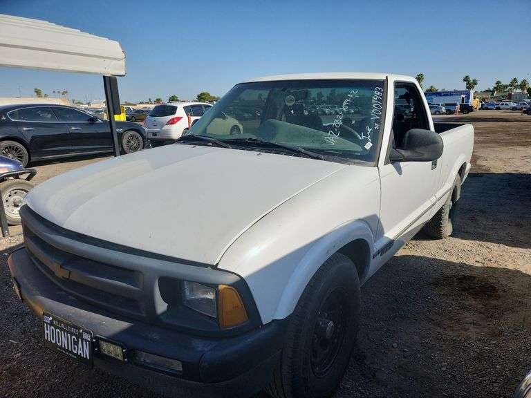 1997 Chevrolet S10 Base / LS - Sierra Auction Management Inc