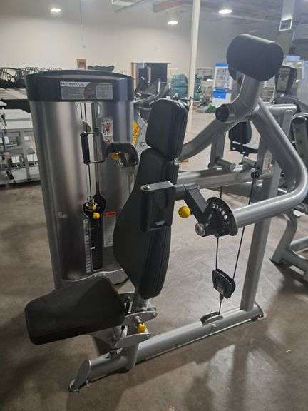 Paramount Rotary Shoulder Weight Machine - Sierra Auction Management Inc