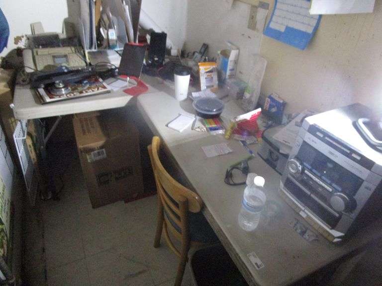 (2) 2X4 Lifetime Plastic Tables - Sierra Auction Management Inc