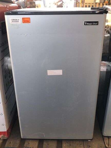 Magic Chef Mini Fridge - Sierra Auction Management Inc