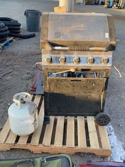 (P) Brinkman BBQ Grill (Damaged) With Propane Tank - Sierra Auction ...