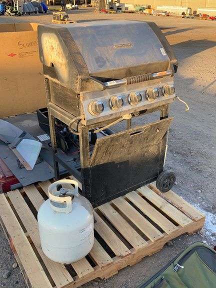 (P) Brinkman BBQ Grill (Damaged) With Propane Tank - Sierra Auction ...