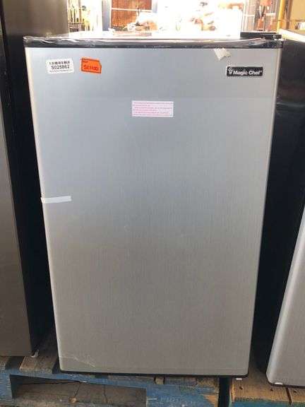 Magic Chef Mini Fridge - Sierra Auction Management Inc
