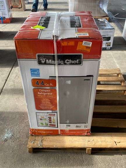 Magic chef Compact Fridge - Sierra Auction Management Inc