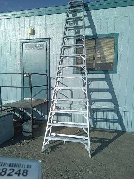 16 ft Werner Step Ladder - Sierra Auction Management Inc