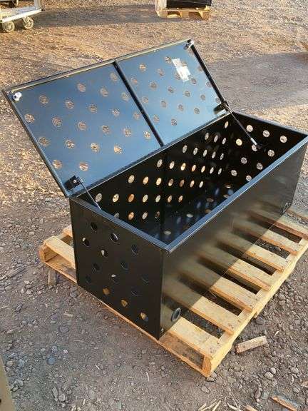 (P) 4Ft Lockable Metal Storage Container With Key - Sierra Auction ...