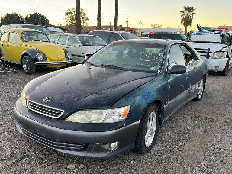 2001 Lexus ES 300 - Sierra Auction Management Inc